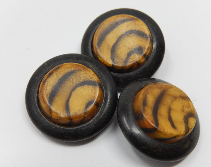Three Tiger Buttons in Sheet Metal and Plastic, Diameter 1,8 Cm, Free ...