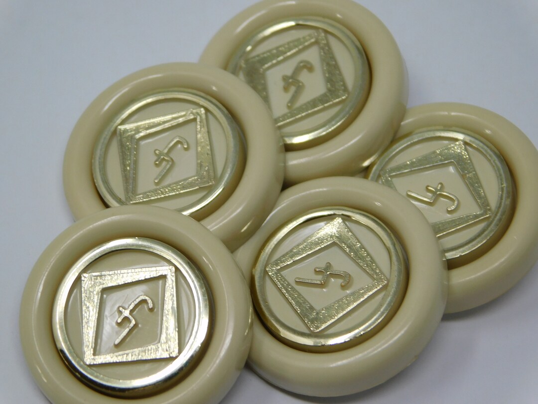Five Beige Vintage Buttons - Etsy