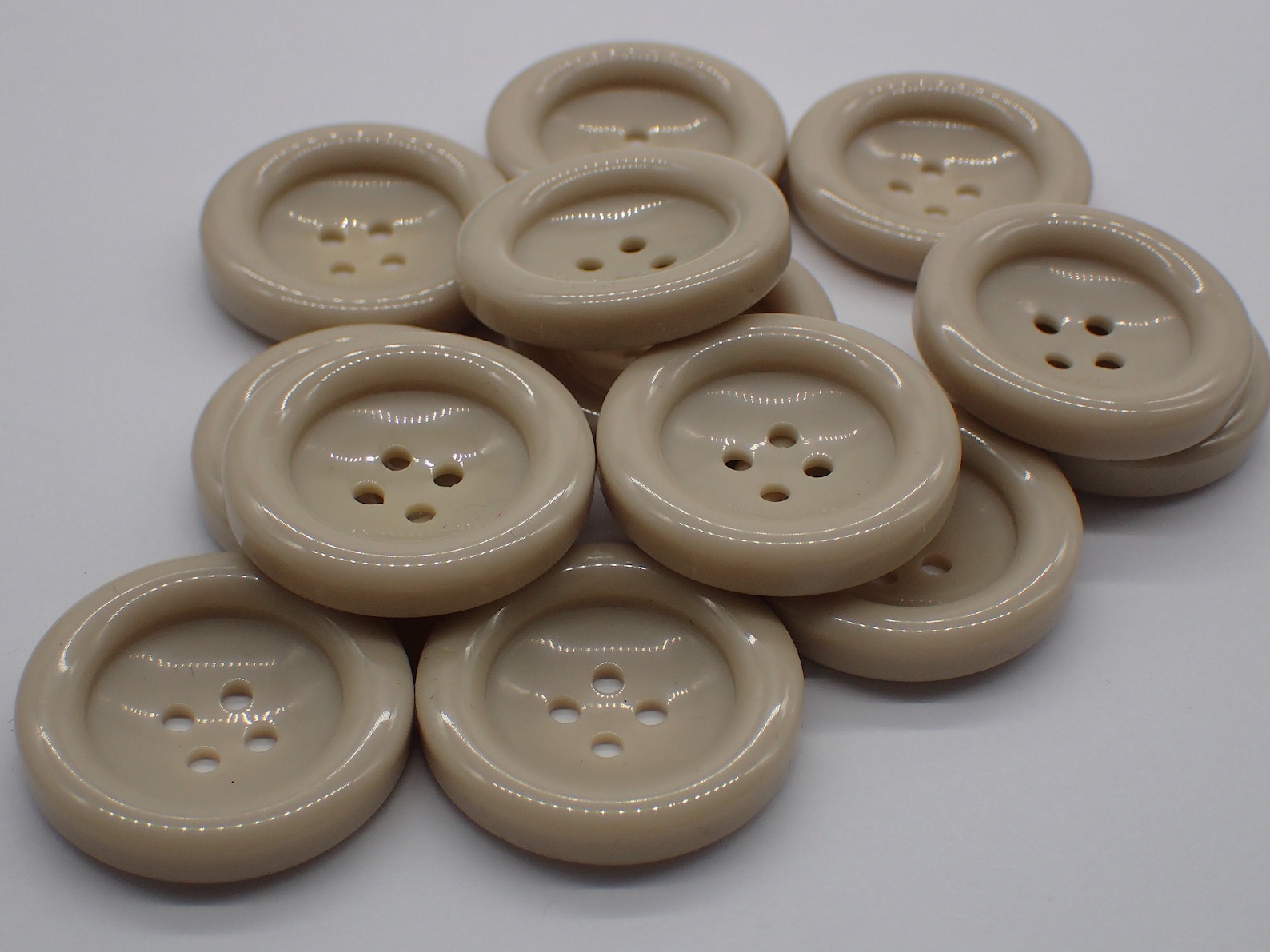 Thirteen cream vintage buttons | Etsy