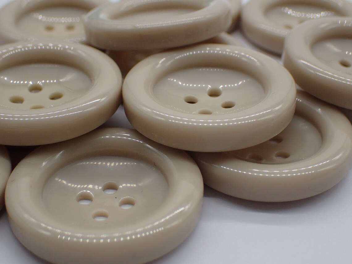 Thirteen cream vintage buttons | Etsy