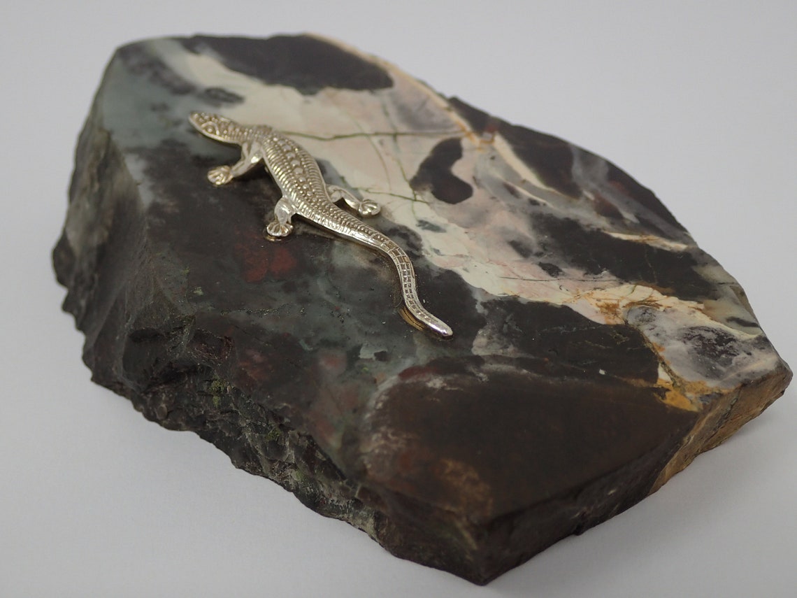 Miniature Lizard Sculpture on Stone - Etsy