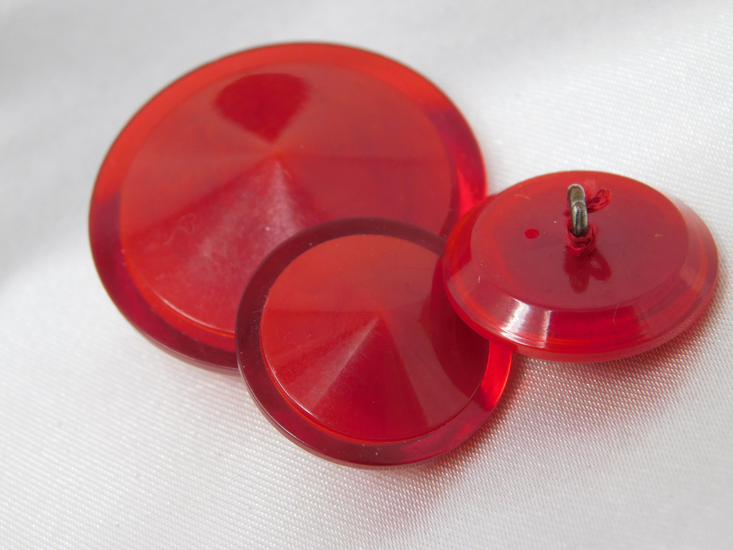 Three Vintage Red Hat Buttons - Etsy UK