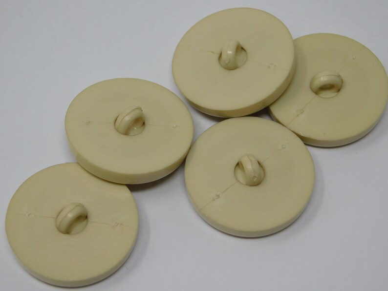 Five Beige Vintage Buttons - Etsy