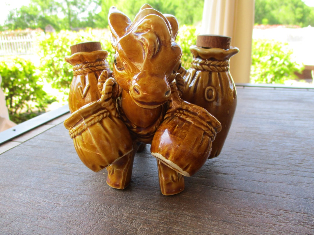 Unique Condiment Holder Vinegar and Oil Cruet Salt and Pepper Shaker ...