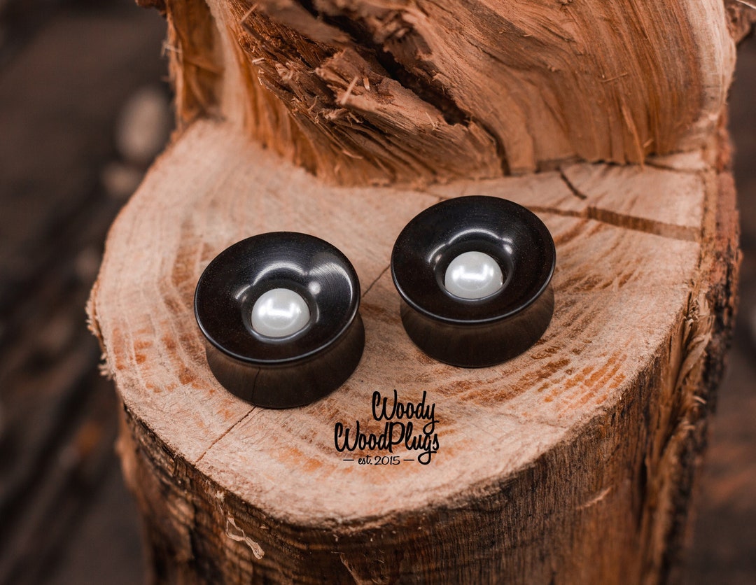 Concave Ear Gauges With White Pearl, Black and White Ear Concaved Plugs ...