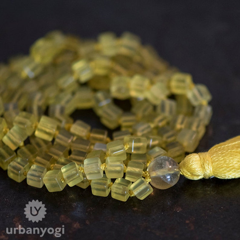 STAMINA 108 Perlen Mala aus gelbem Serpentin, Serpentin-Guru, Knüpfung ...