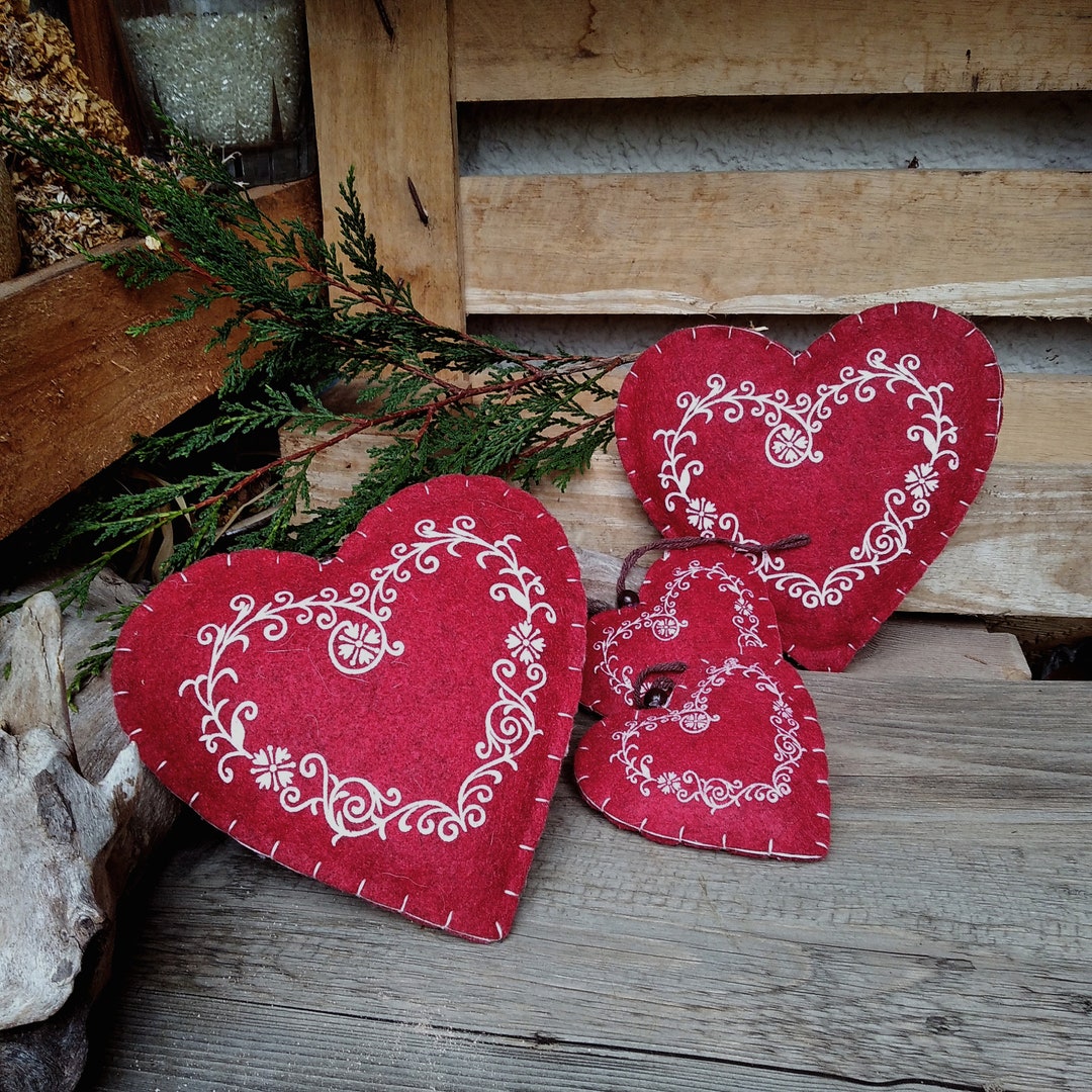 4 Vintage Red Felt Pendants, Felt Hearts, Christmas Tree Pendants ...
