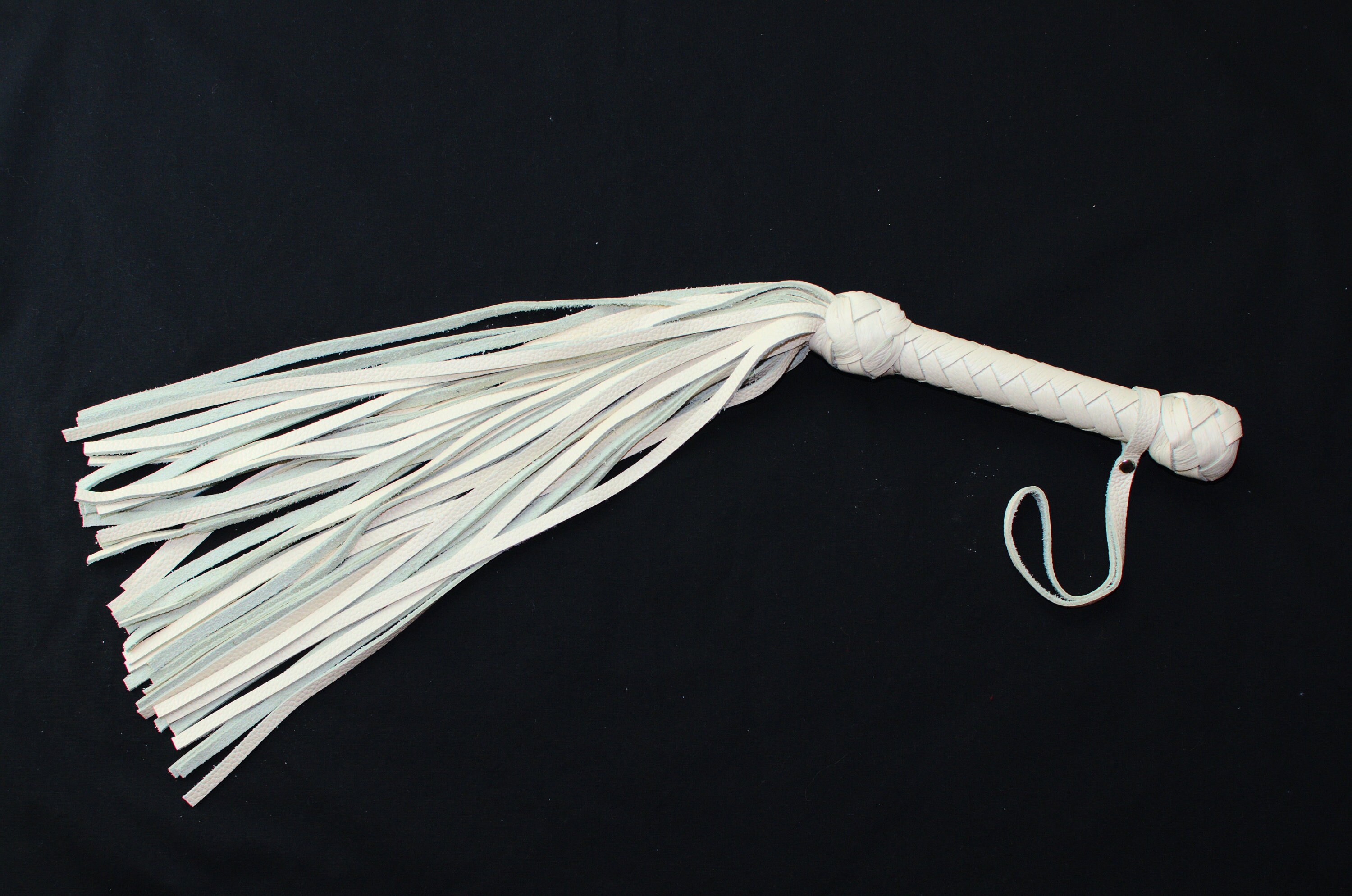 Middle Flogger Premium Leather 40 tails. | Etsy