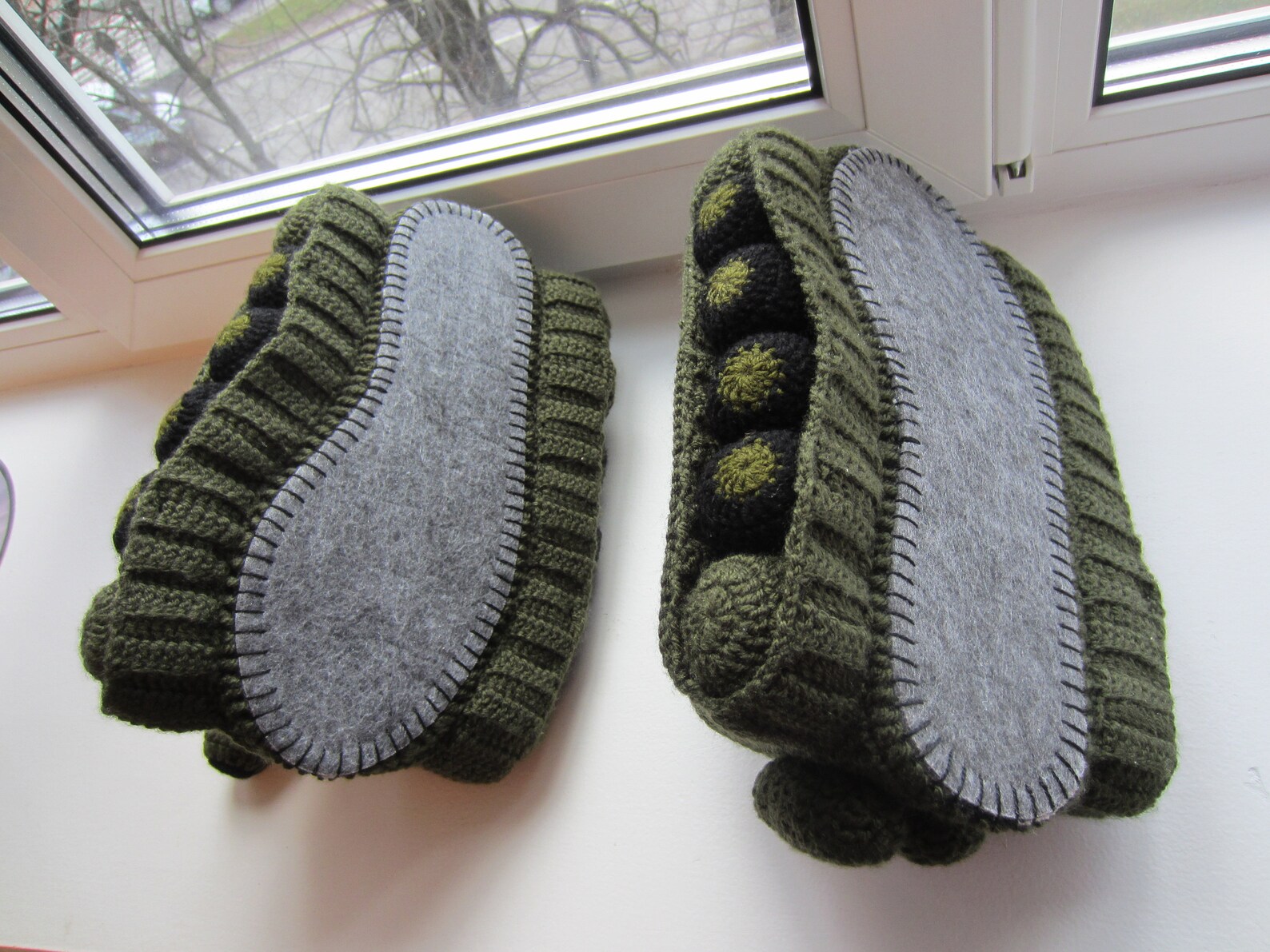 Crochet Tanque Militar, Boyfriend Gifts Funny, Funny Crochet Slipper ...