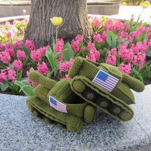 Crochet Tanque Militar, Boyfriend Gifts Funny, Funny Crochet Slipper ...