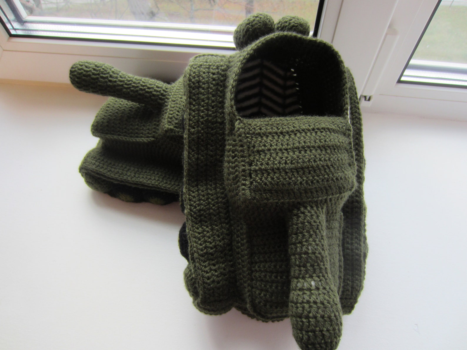 Crochet Tanque Militar, Boyfriend Gifts Funny, Funny Crochet Slipper ...