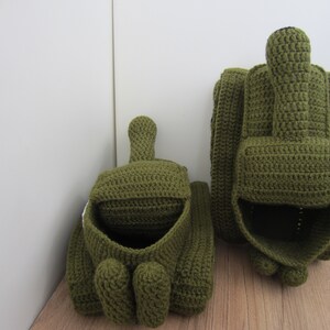 Crochet Tanque Militar, Boyfriend Gifts Funny, Funny Crochet Slipper ...