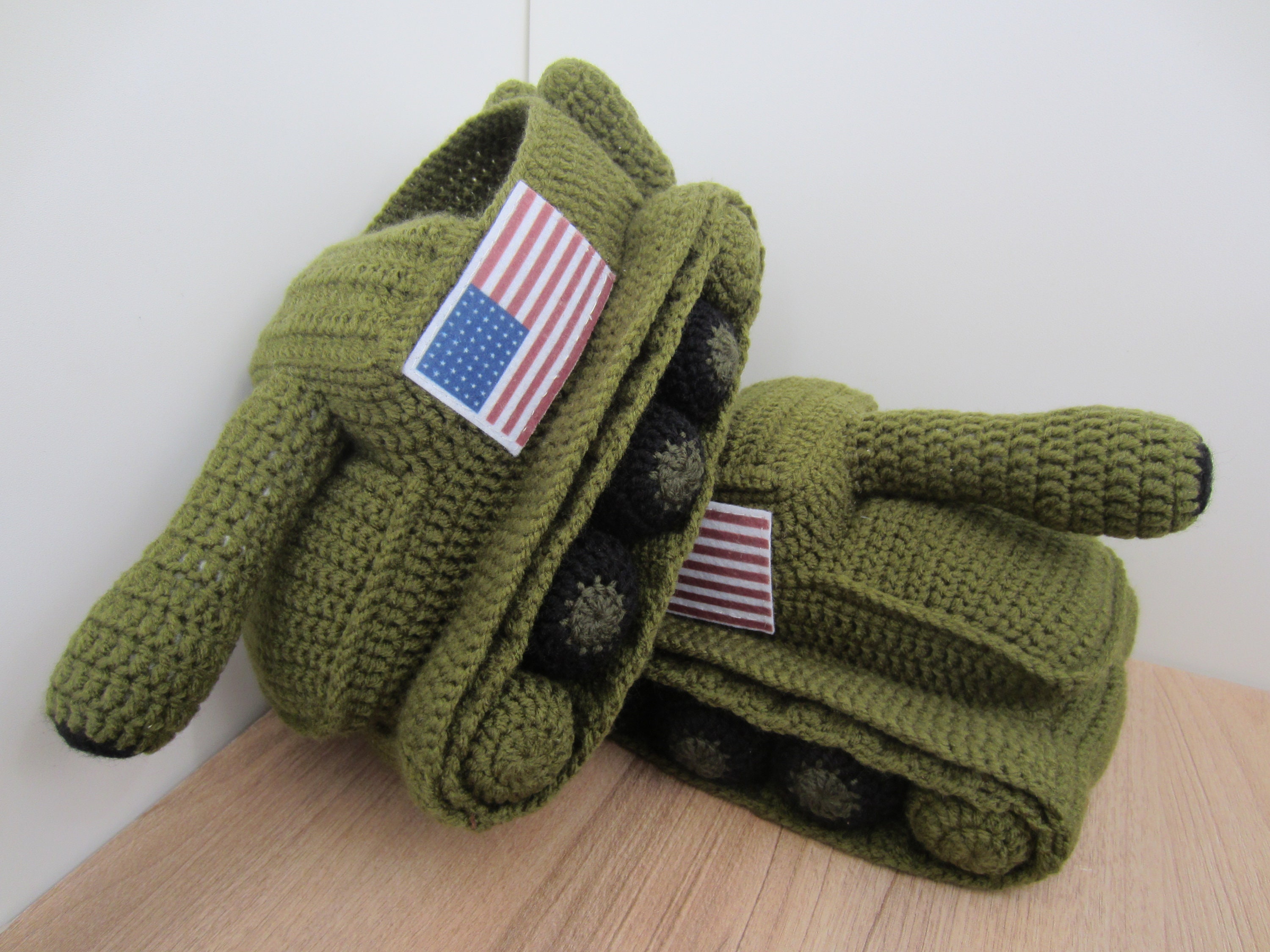 Crochet Tanque Militar, Boyfriend Gifts Funny, Funny Crochet Slipper ...