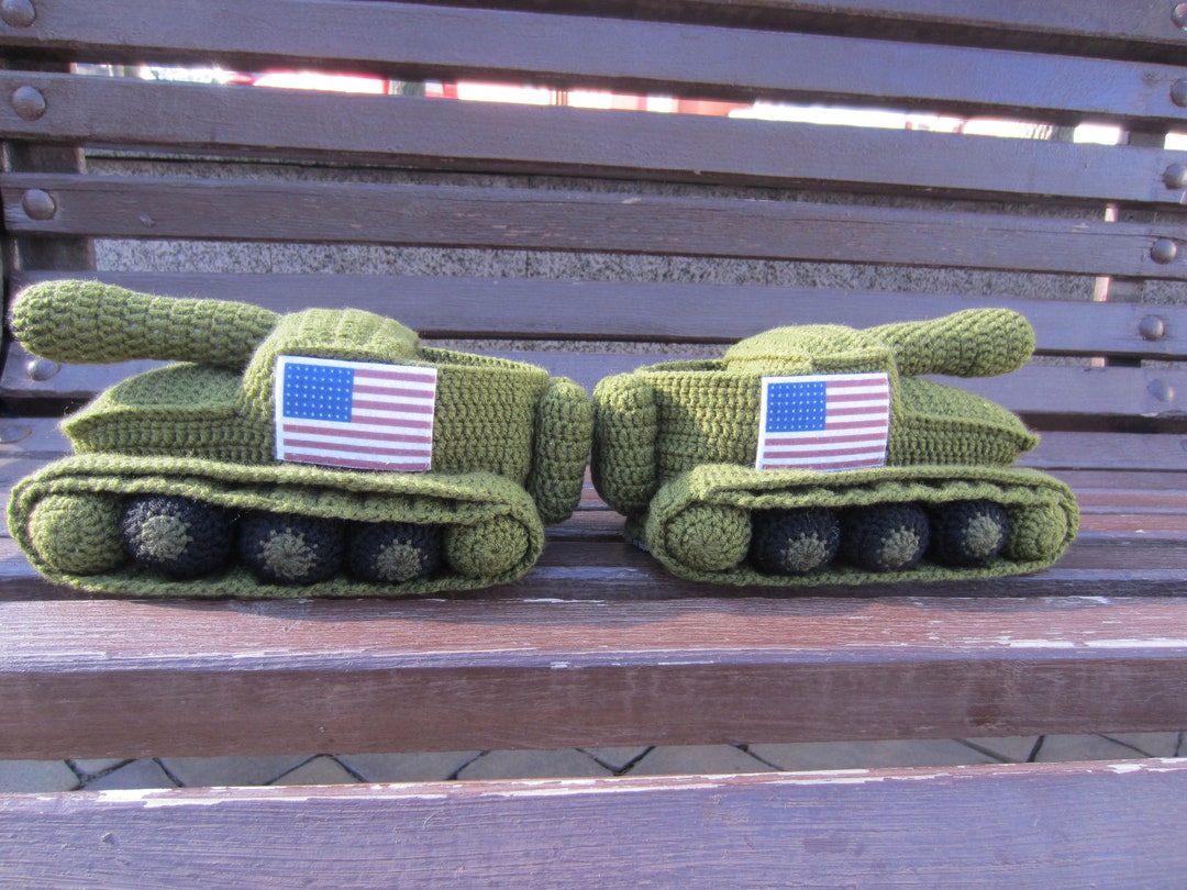 Crochet Tanque Militar, Boyfriend Gifts Funny, Funny Crochet Slipper ...