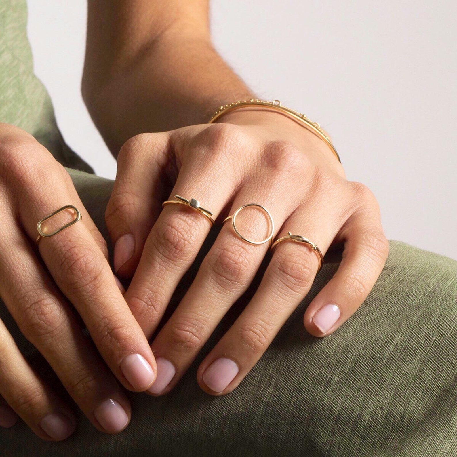 Circle gold ring Outline circle curve ring Oval ring | Etsy