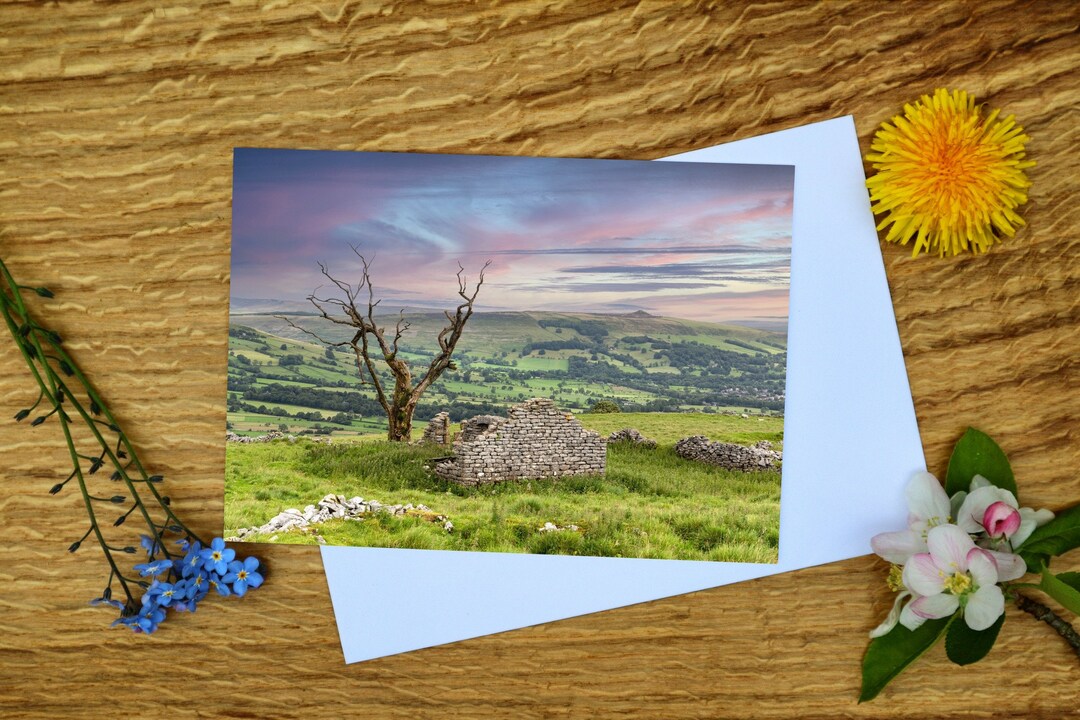 Granero en ruinas sobre Castleton, Peak District Greetings Card 5x7 and ...