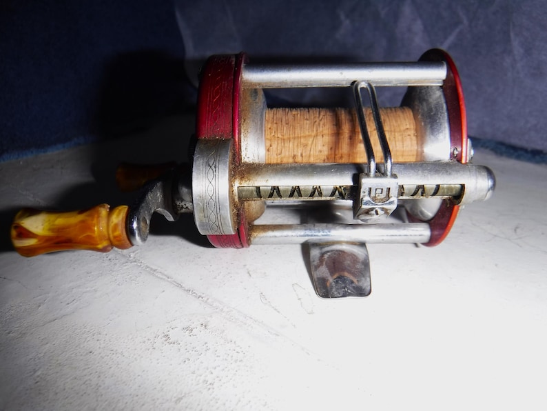 Vintage Pflueger 1950,s " Deluxe Nobby 1960... Amber Handles ...