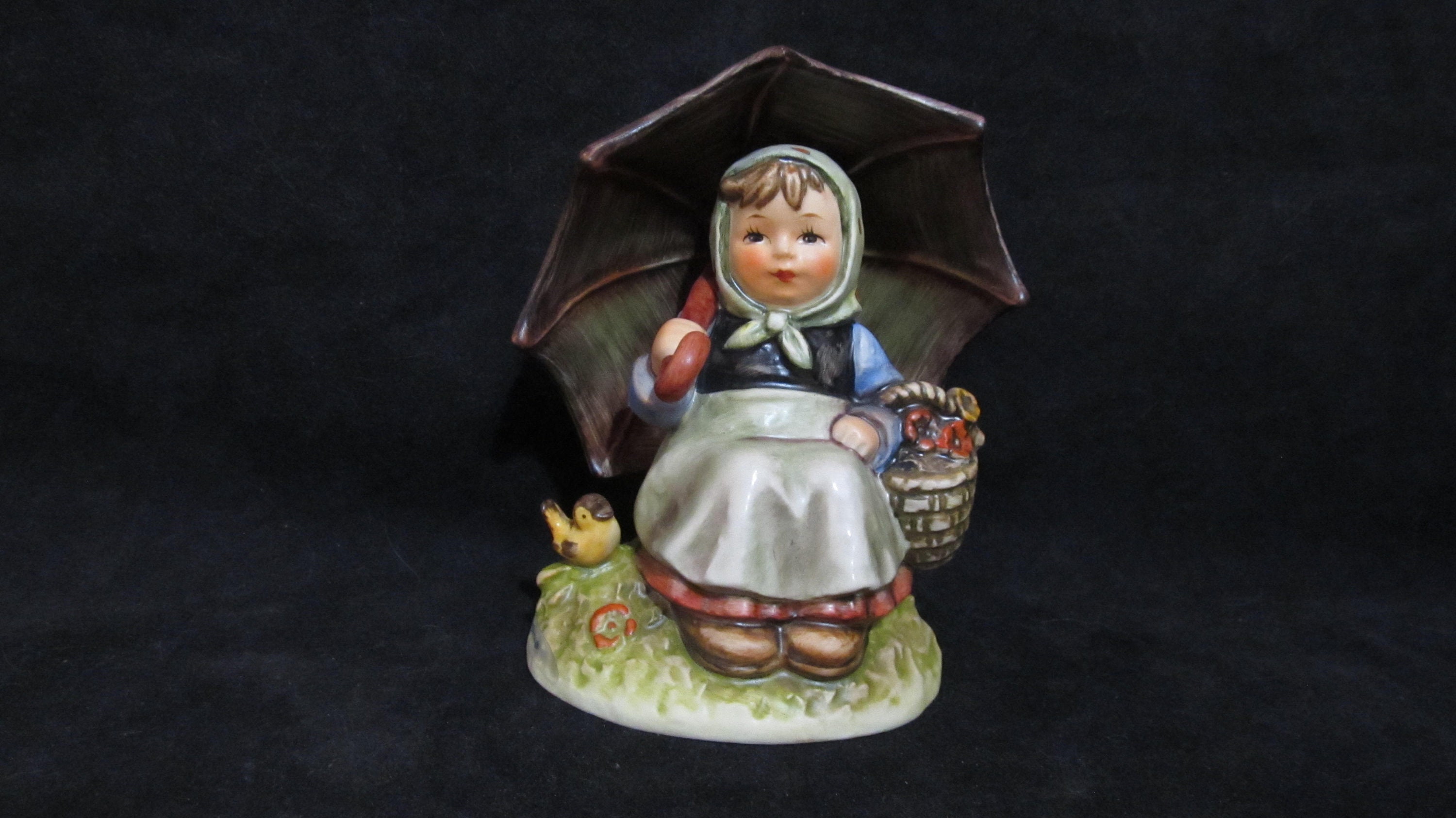 Goebels Collector Club 1983 # 408/0 " Smiling Through " Figurine - Etsy