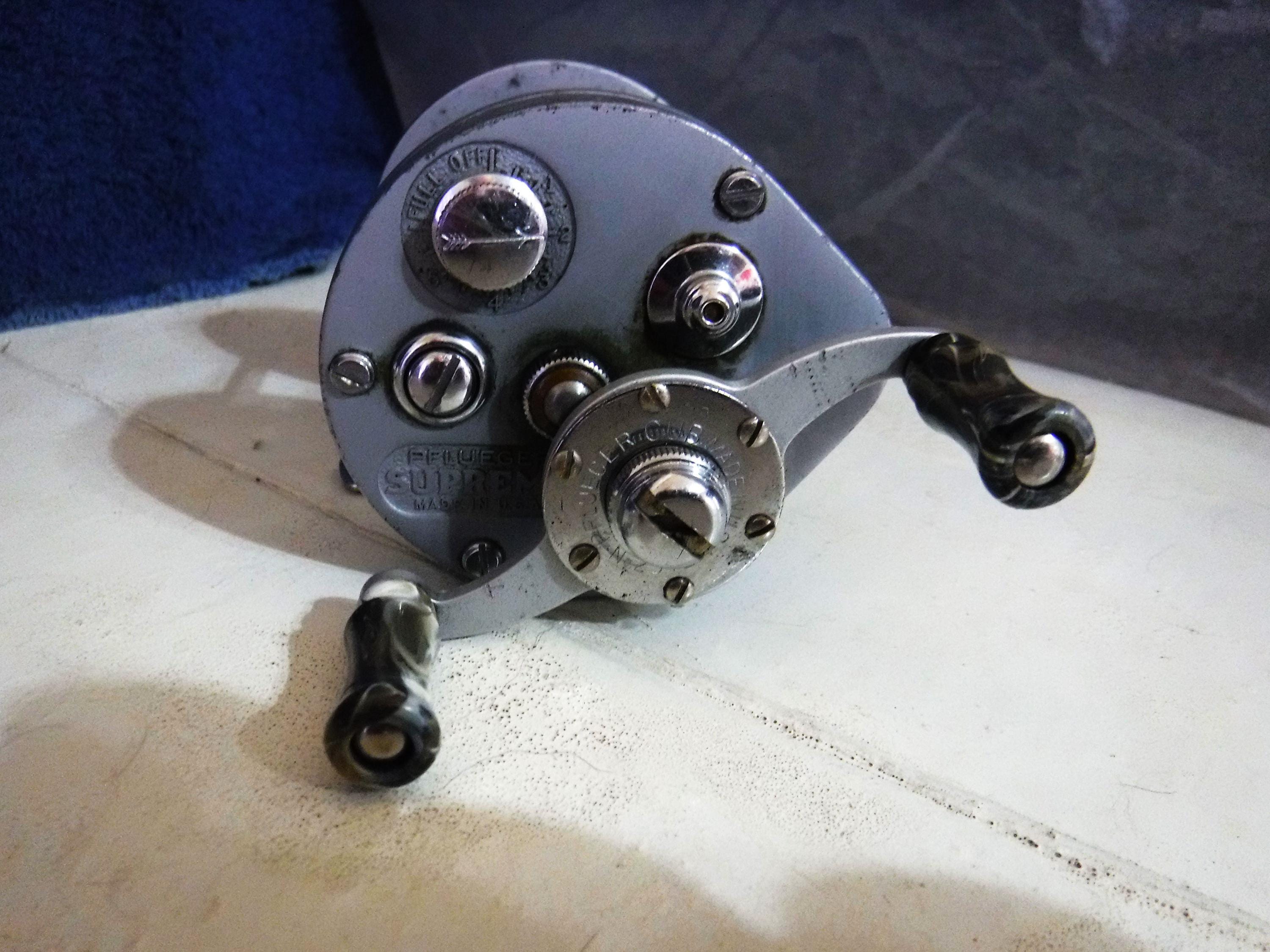 Vintage Pflueger 1950's " Supreme Model # 2542...aluminum With Grey ...