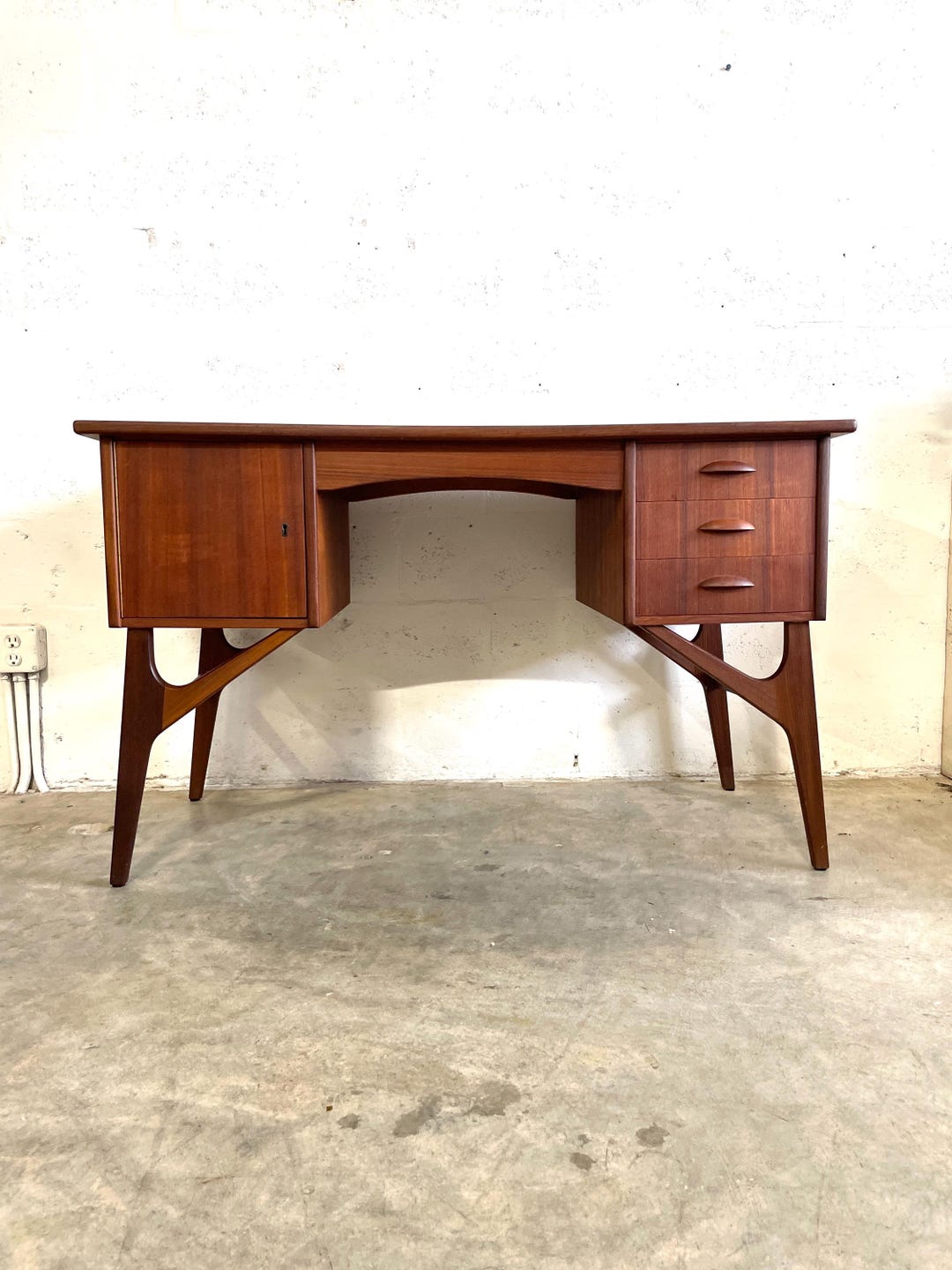 Danish Mid Century Modern Floating Desk - Etsy