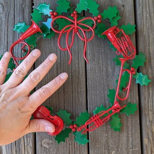 Vintage Metal Holly and Musical Instrument Holiday Wreath, Fun and ...