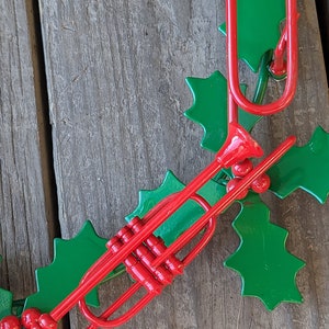 Vintage Metal Holly and Musical Instrument Holiday Wreath, Fun and ...