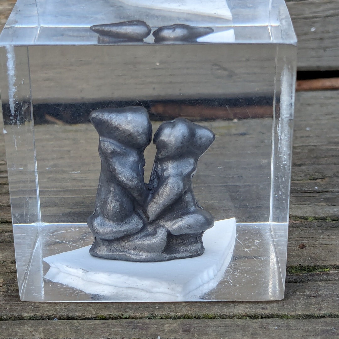 Vintage Kissing Eskimos on Iceberg Lucite Paperweight, Unique Gift for ...
