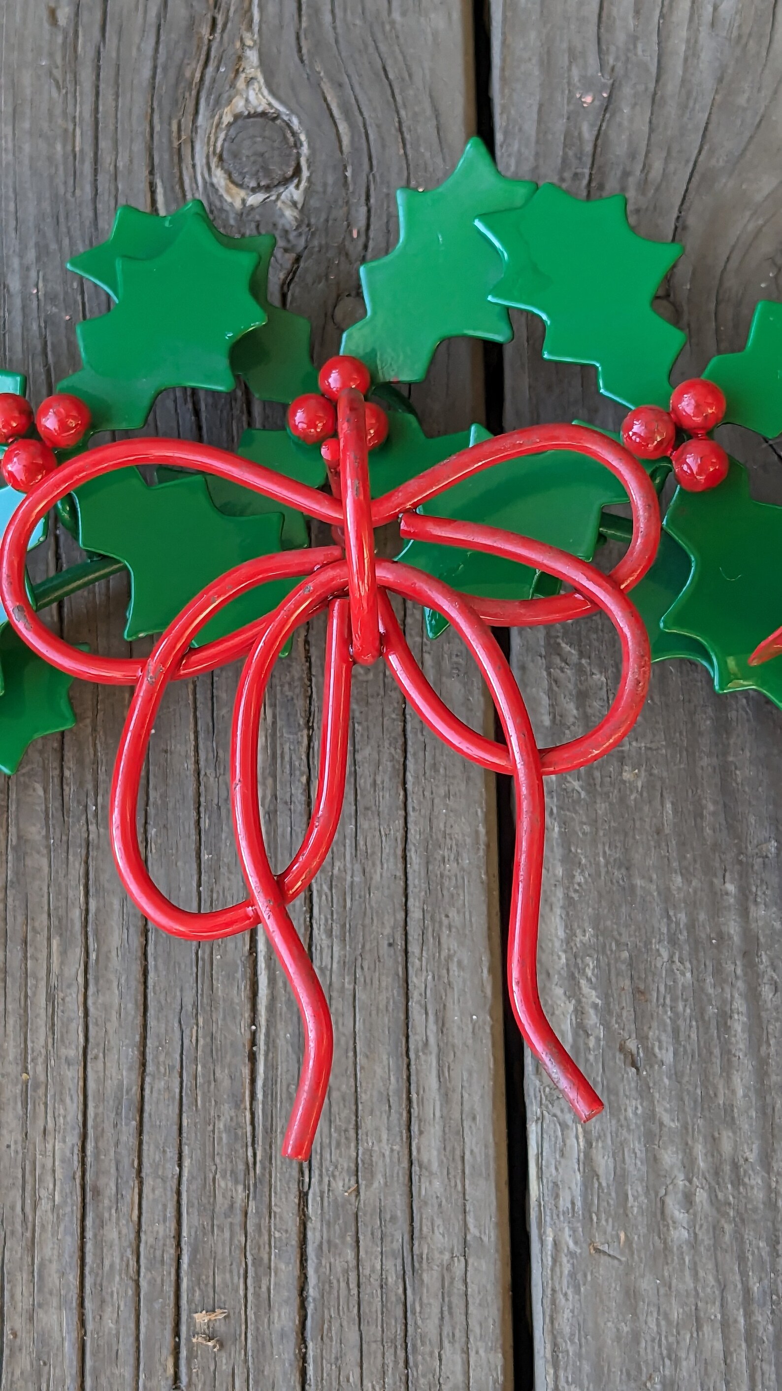 Vintage Metal Holly and Musical Instrument Holiday Wreath, Fun and ...