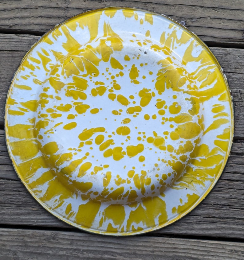 Vintage Graniteware Splatter Plates, Set of Two, Red 10 and Yellow 8 ...