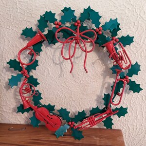 Vintage Metal Holly and Musical Instrument Holiday Wreath, Fun and ...
