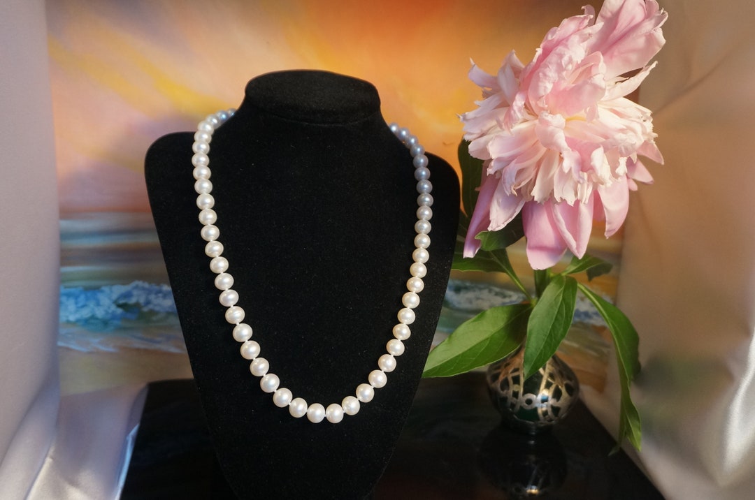 Vintage Knotted White Perls Necklace, Genuine White Pearls, Perfect ...