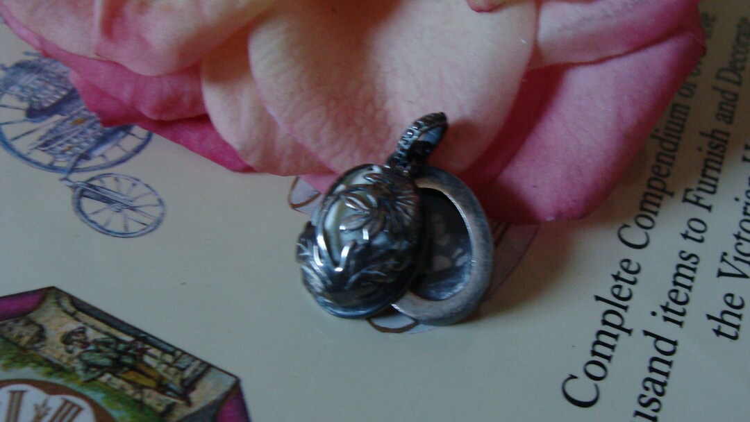 Vintage Silver Pictures Locket Floral Design,mother of Pearl, Sterling ...