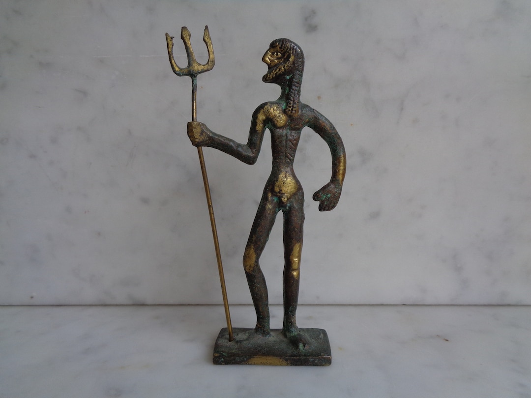 Statuette de Poséidon avec trident, en bronze patiné et verdigris ...
