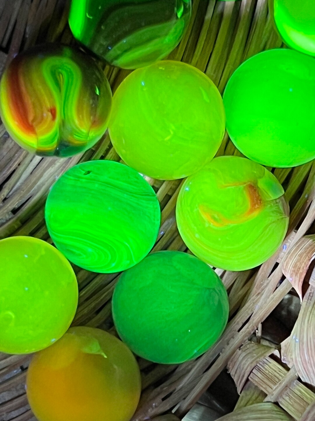 Use This Vintage Marbles 16 Classics UV 365nm Blacklight Reactive ...