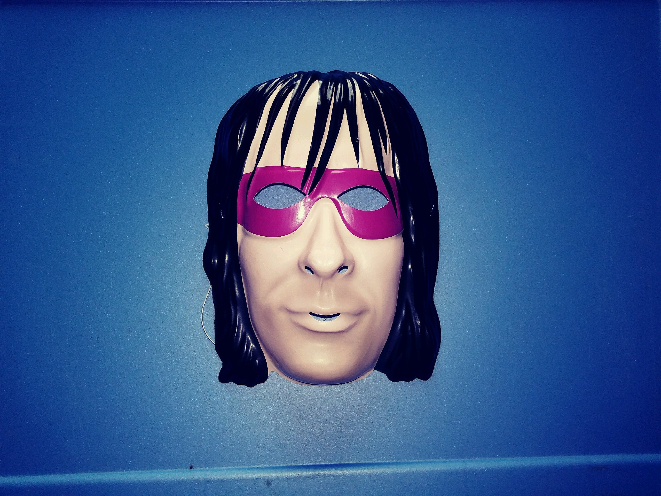 Set of 2 Wrestler Halloween Masks - WWF/WWE Hulk Hogan & Bret "the ...