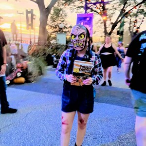 GOBLINHAUS Masks “the Lurker” - Vintage Style Plastic Halloween Mask ...