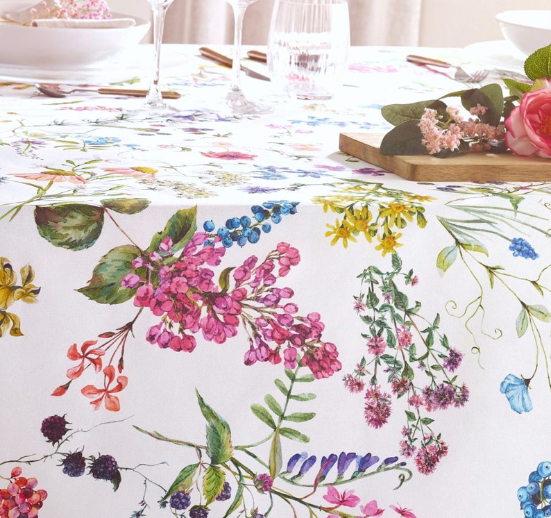 70" SYLVIE Round French Country Wildflowers Berries Table Cloth French ...