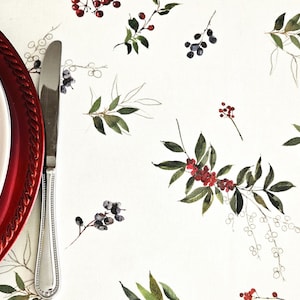 70" WILD BERRIES ALLOVER French Country Round Tablecloth - French ...