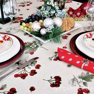 60" CHRISTMAS WINTERBERRY FLOWERS Cotton Coated Round Table Cloths ...