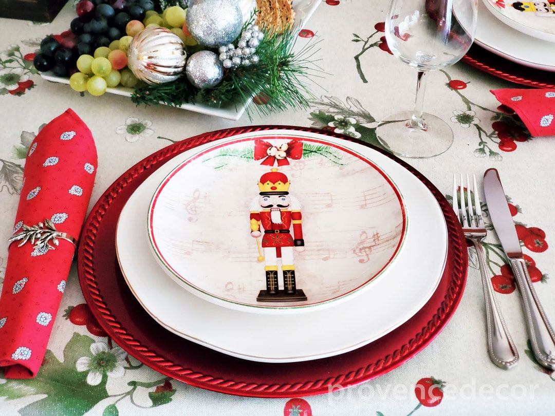 60" CHRISTMAS WINTERBERRY FLOWERS Cotton Coated Round Table Cloths ...