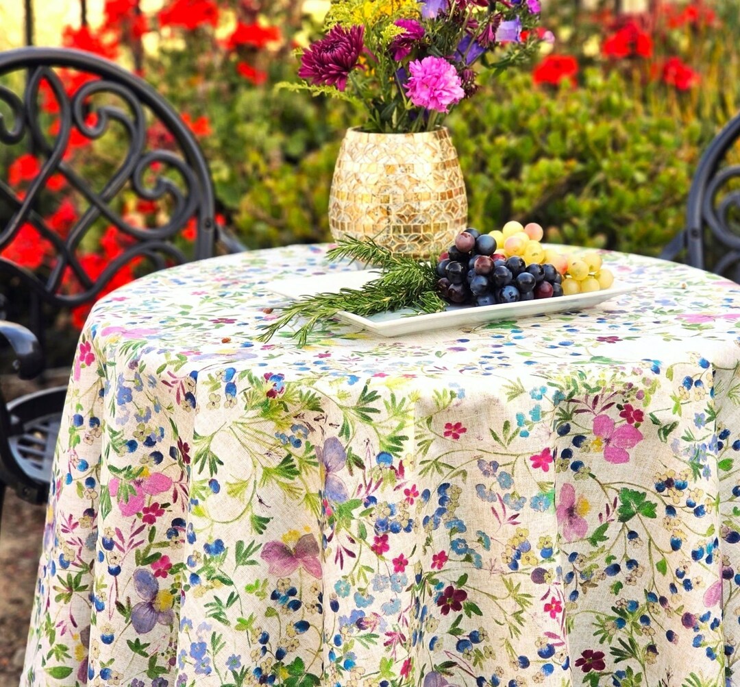 88 LUANA Round French Country Wildflowers Berries Cotton Coated ...