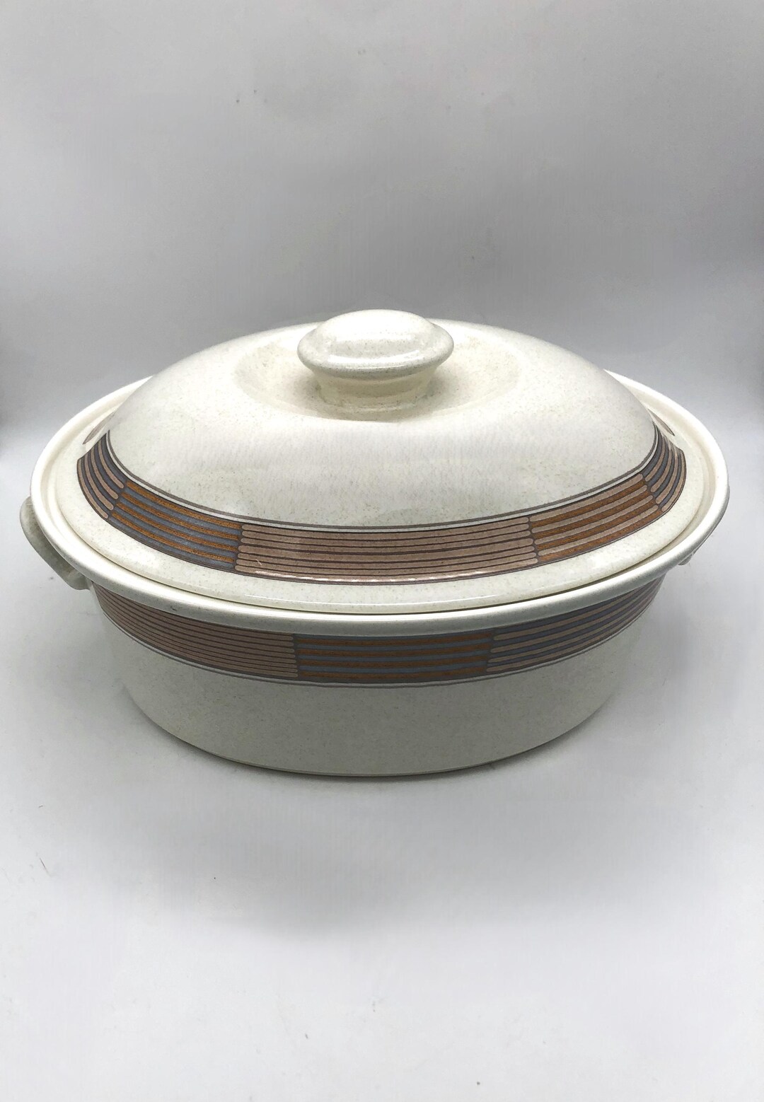 Mikasa Intaglio Tracing 1.75 Quart Oval Covered Casserole Dish ...