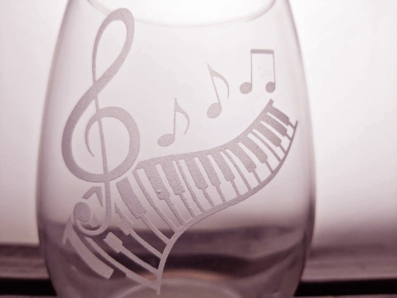 Music Notes - Wine Glass - Pint - Pilsner - Musical Gift - Orchestra ...
