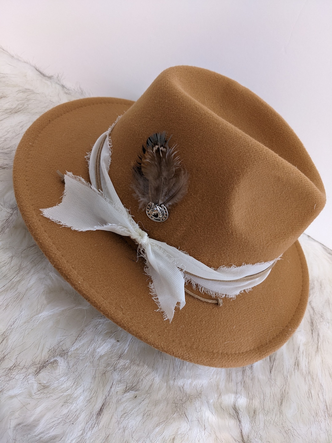 Horseshoe Feather Tack Pins for Your Hat. Hat Accessory/western Brooch ...