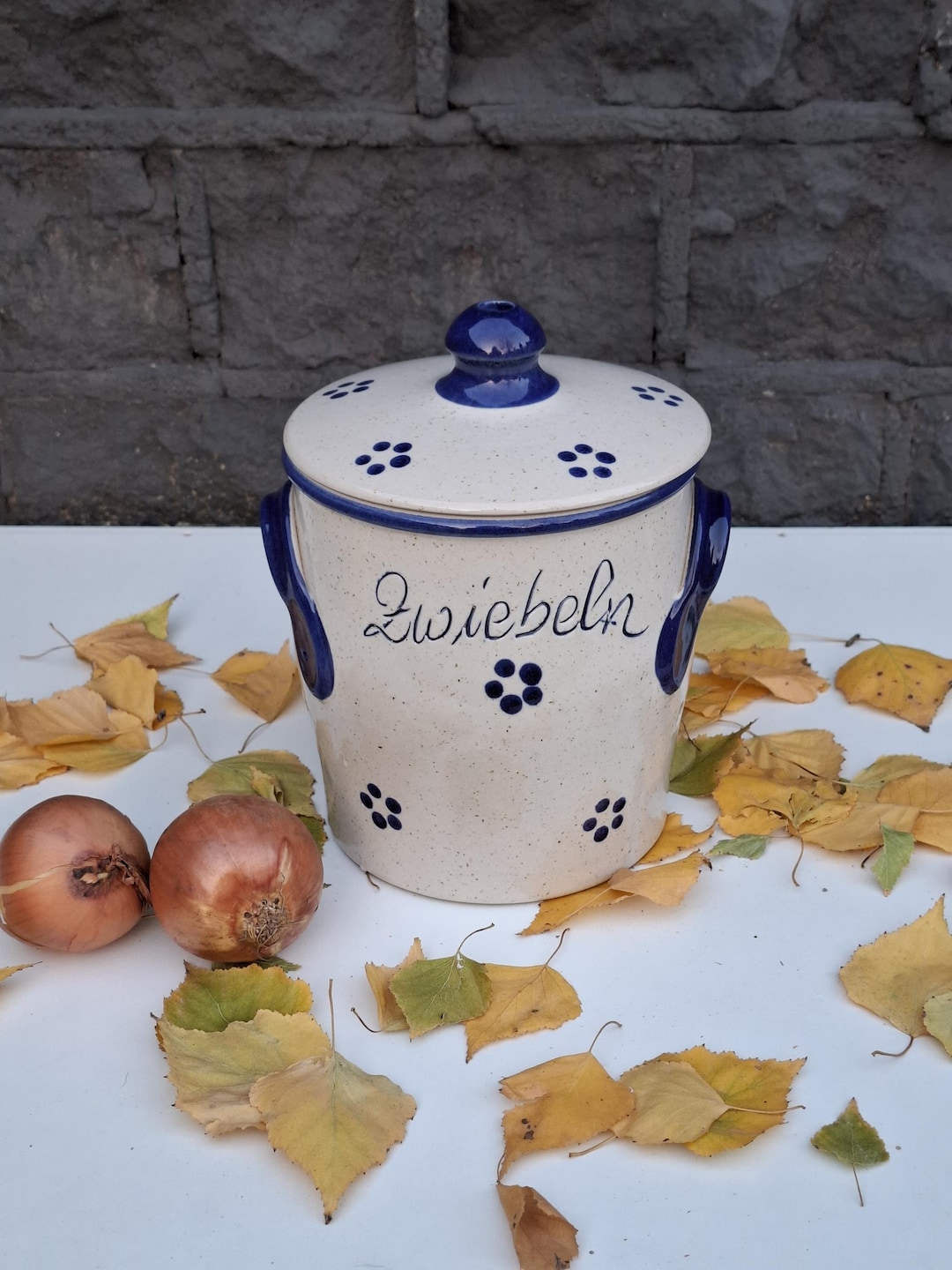 Ceramic Onion Container / German Garlic Jar / Garlic Keeper - Etsy