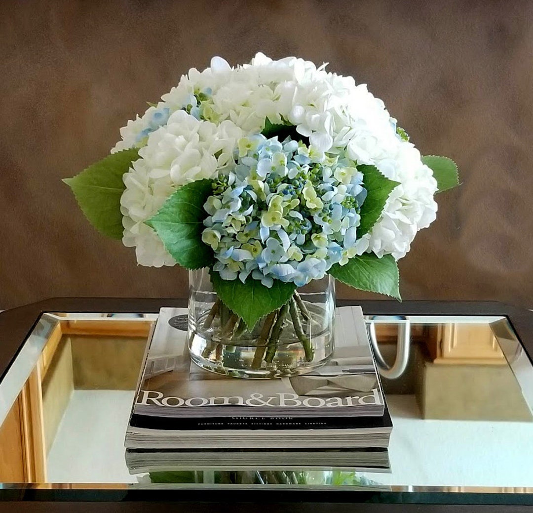 Premium White/blue Silk Hydrangea Flowers Centerpiece in Glass ...
