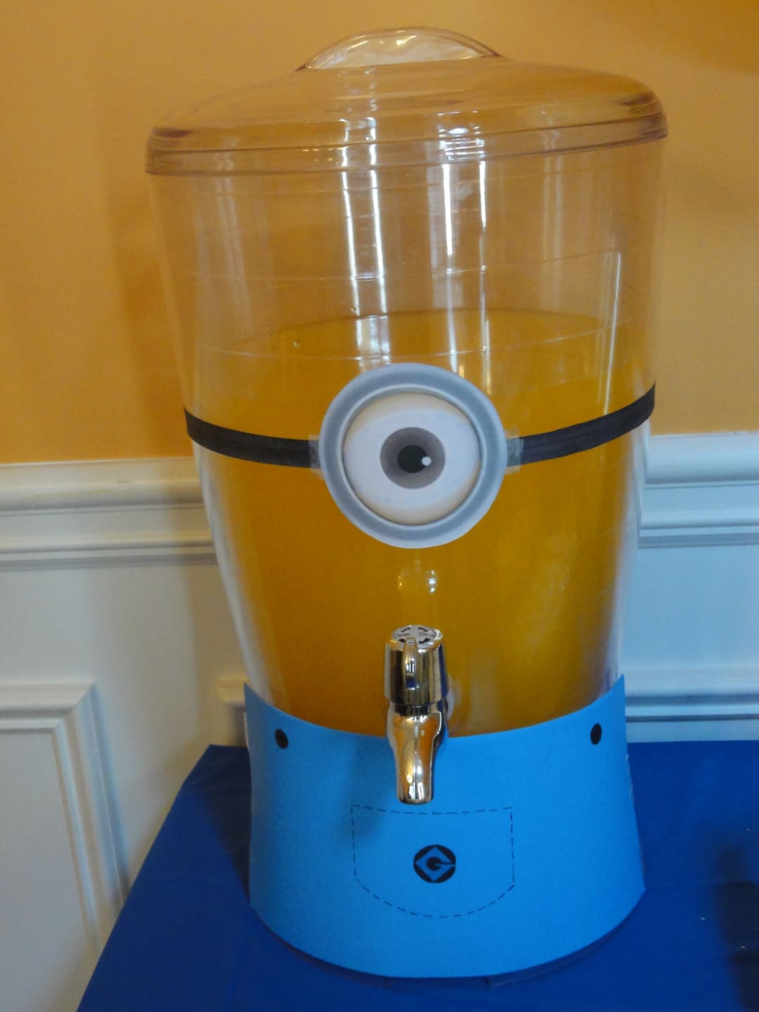 Minion Despicable Me Inspired Idea for Kids Birthday Party Decoration ...