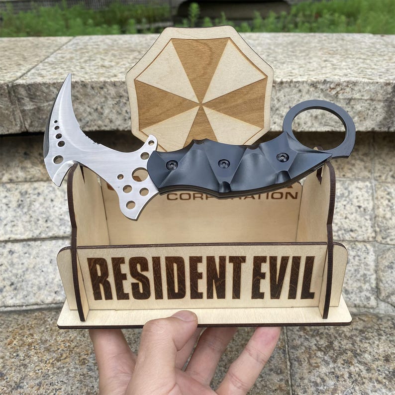 Handcrafted Re8 Chris Redfield's Karambit Knife Metal Replica Re8 Chris ...