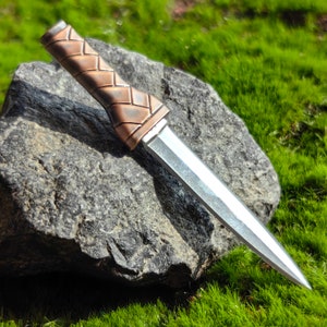 Thorfinn Dagger VS Thorfinn's Knife Replica VS Anime Viking Pirate ...