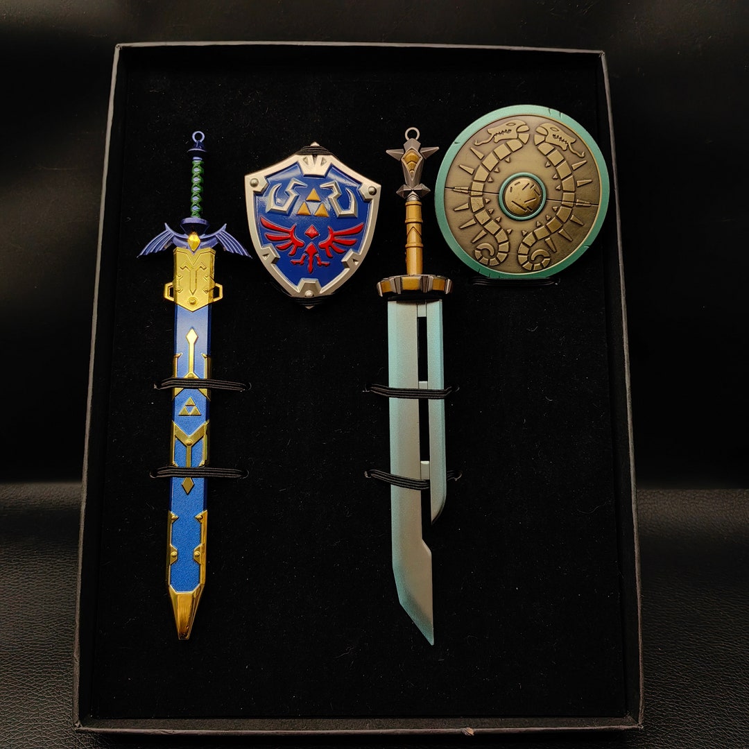 Link Razor Sword Traveler's Shield Tiny Zelda Master Sword Hylian ...